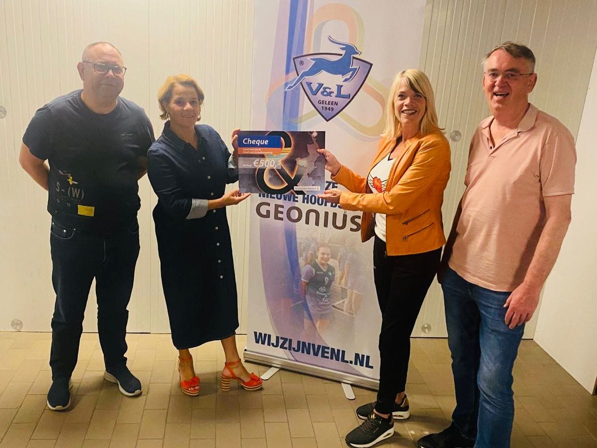 V&L ontvangt check van Rabobank Geleen. | V&L Geleen